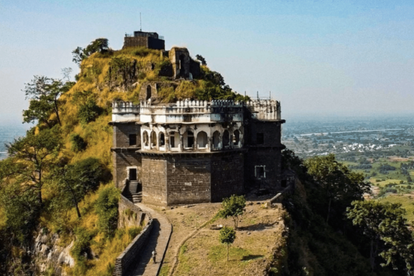 Purandar Fort: A Historic Citadel Amidst Maharashtra's Hills.